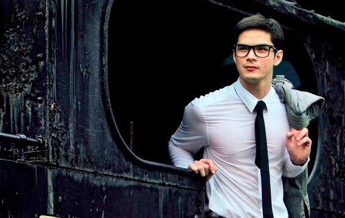 Kesaksian Frans Nicholas Pada Dunia Hiburan - Kairos Tuhan