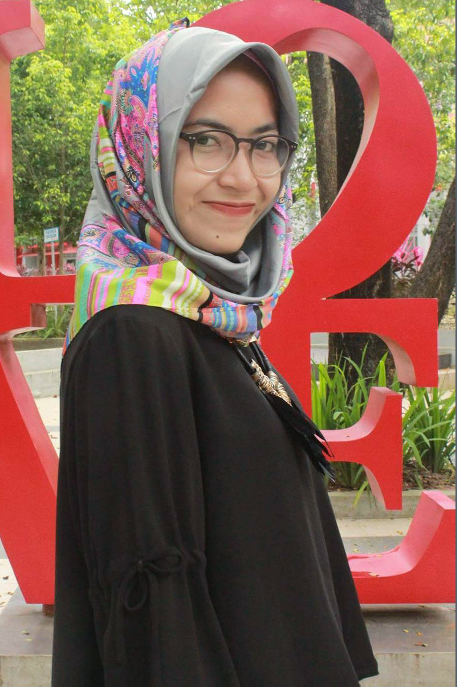 Kumpulan Foto Cewek Cantik Berkacamata Berjilbab Terbaru Dzargon
