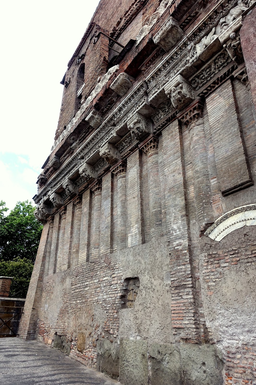 Rome the Second Time: "Spolia" in Rome: Reading the Middle Ages' Use of ...