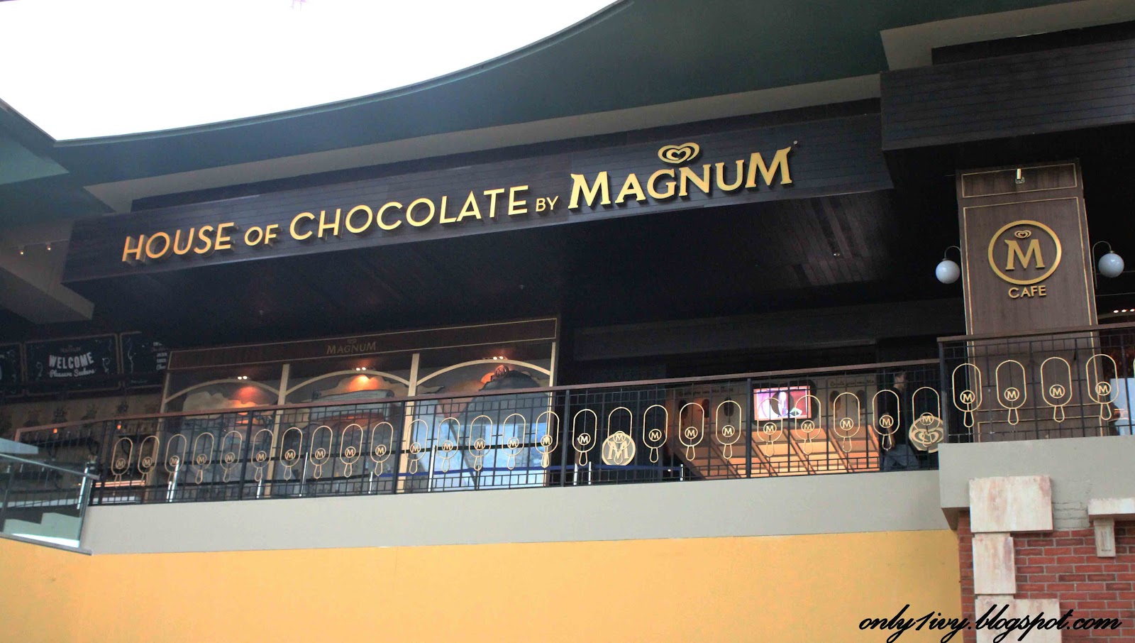 Ivy's Life: Magnum M Cafe