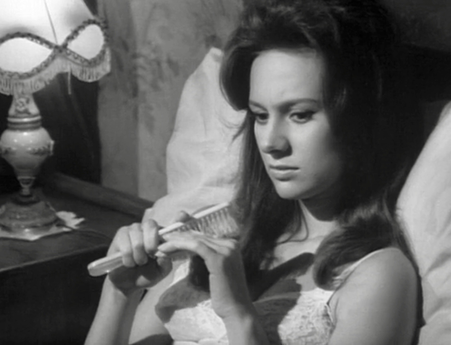 cult film freak: CAROLINE MORTIMER & HEATHER SEARS IN 'SATURDAY NIGHT OUT'