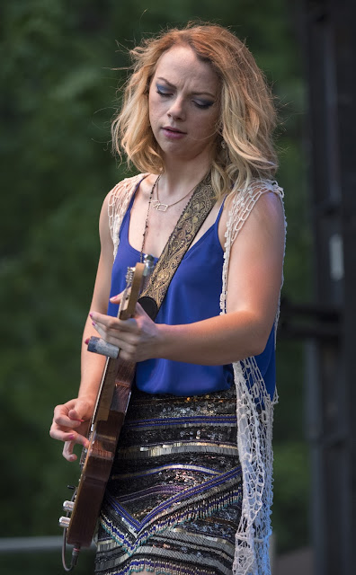 kcjazzlark: Molly Hammer and Samantha Fish at Jazz in the Woods
