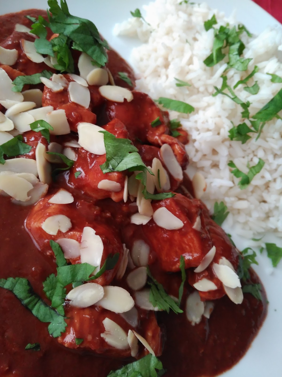 El cajón desastre de Maggie: POLLO CON SALSA DE CHOCOLATE PICANTE