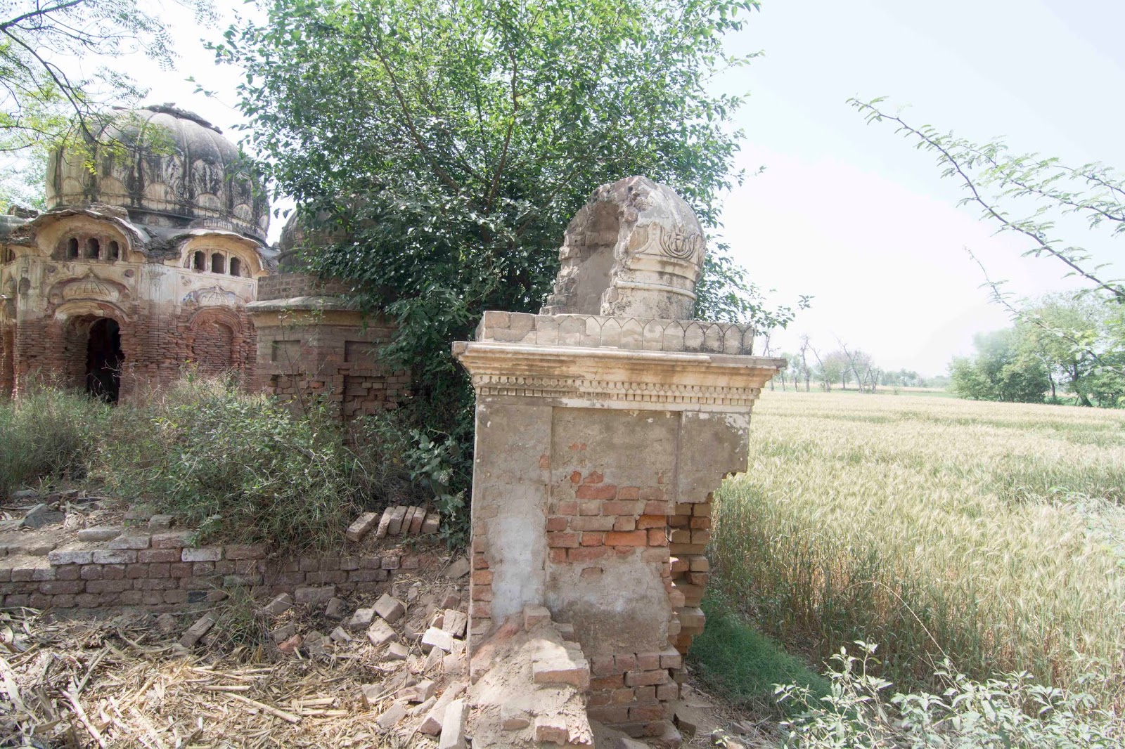 Ali Usman Baig : THE FIVE SMADHI'S OF PARNAMI SECT AT MALKA HANS (2018)