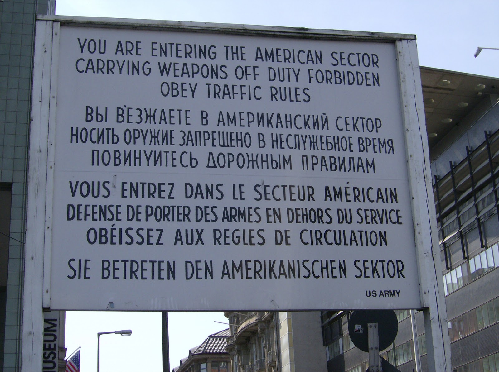 Patrícia de Paula - Street Photography: Checkpoint Charlie