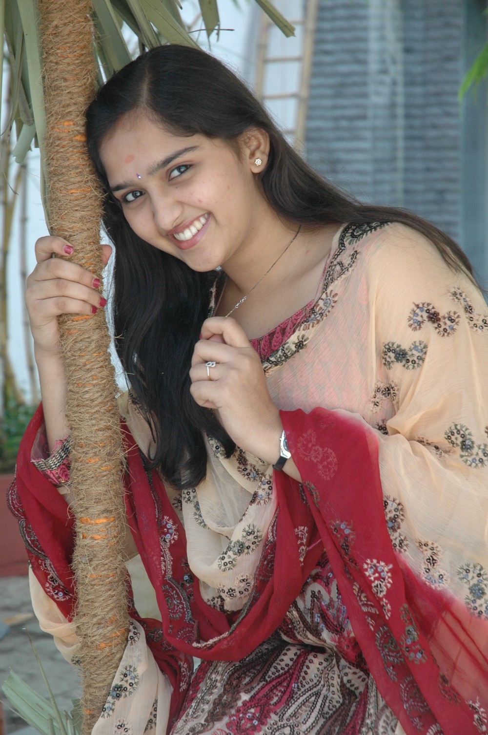 Actress Sanusha Stills Gallery | Movieartists