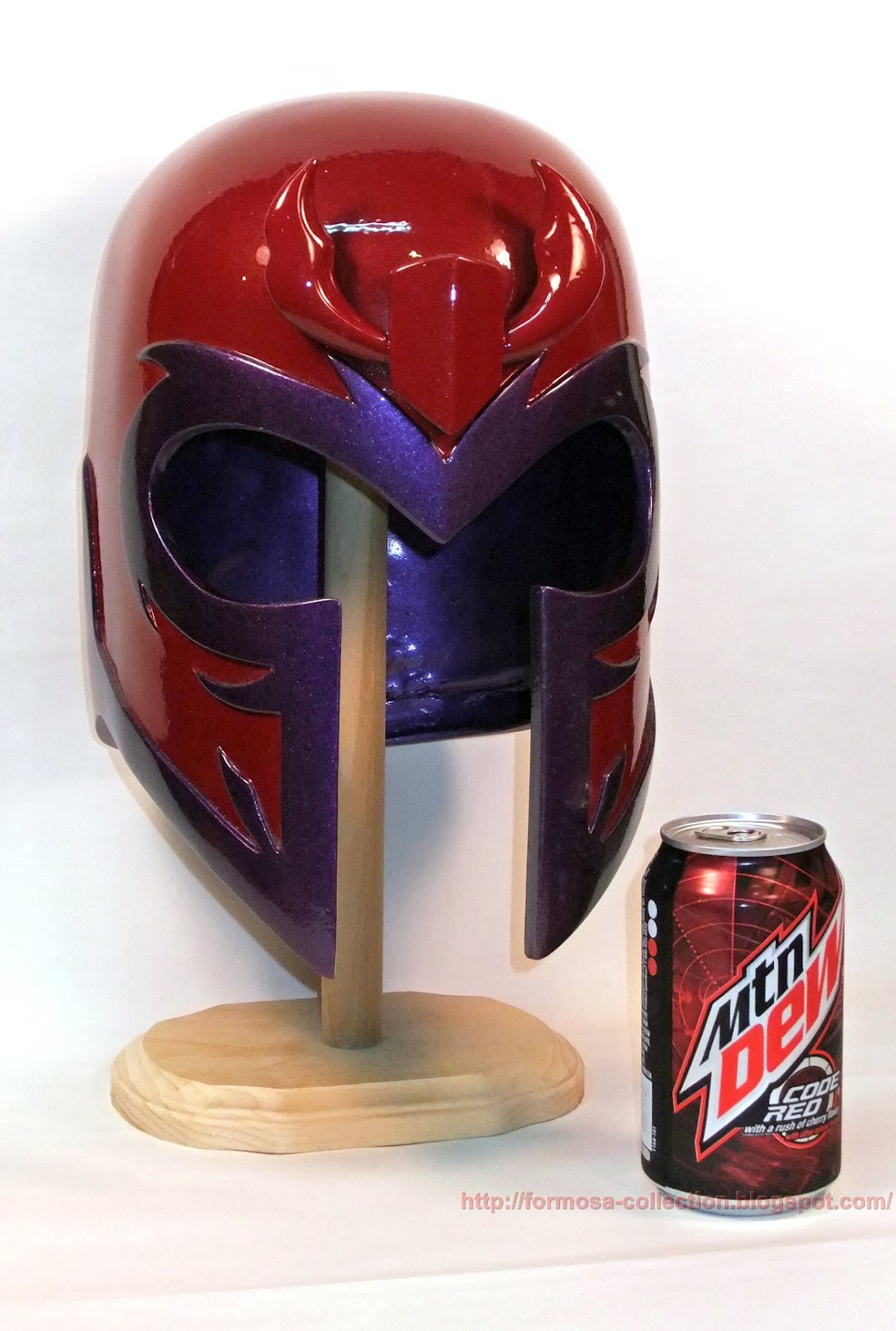 Formosa-Collection: magneto helmet comic style