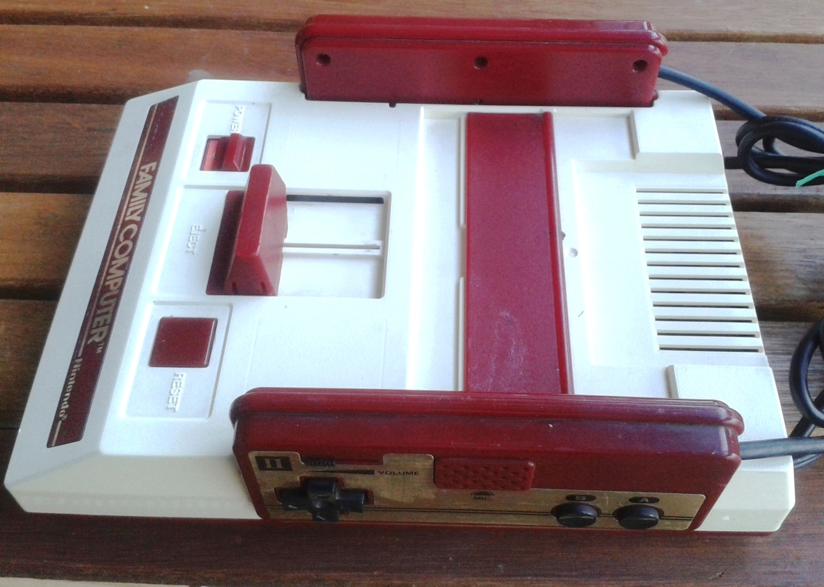 Retro Ordenadores Orty: Consola Nintendo Family Computer (Famicom) (1983)
