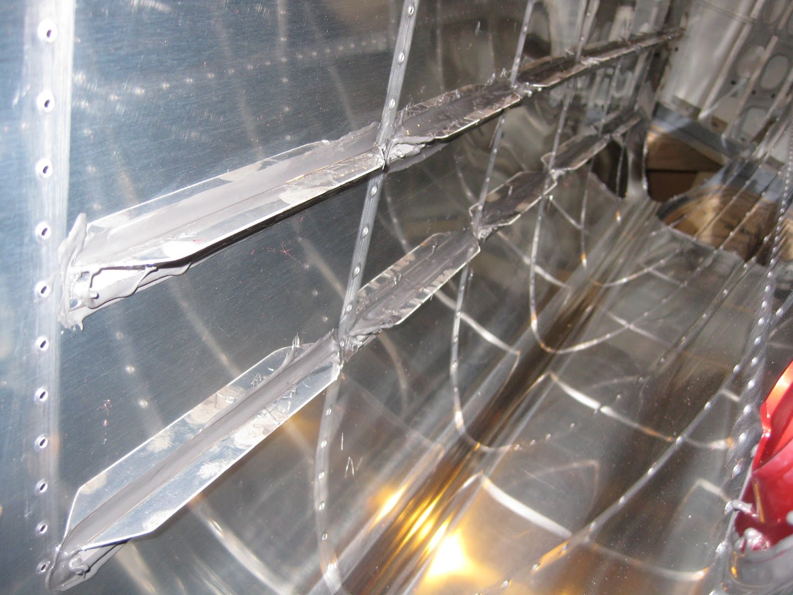 E's Van's RV-14A: Wings: Fuel tanks. Stiffeners sealing.