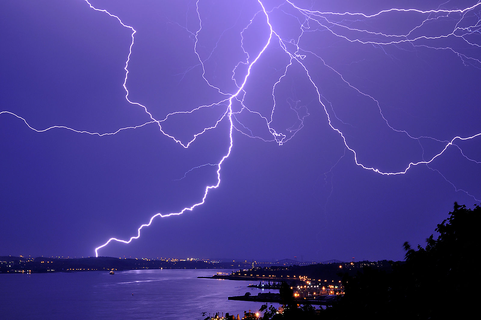 Cliff Mass Weather Blog: Rare Upside Down Lightning Viewed over Puget Sound