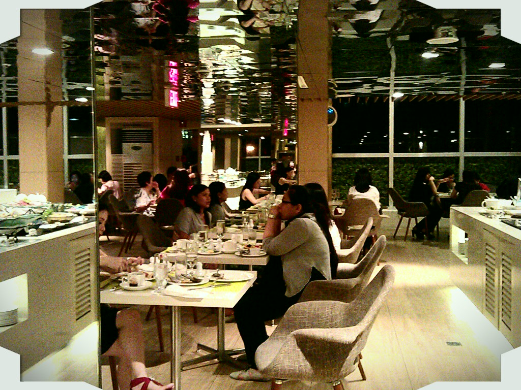 Buffet Dinner at Midas Cafe ~ Shie Went To Town