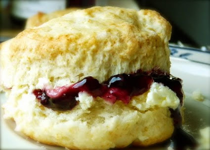 Etiquipedia: Tea Rituals and Scone Etiquette