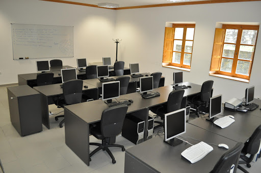 Physical Security and enviroment of a Computer Room