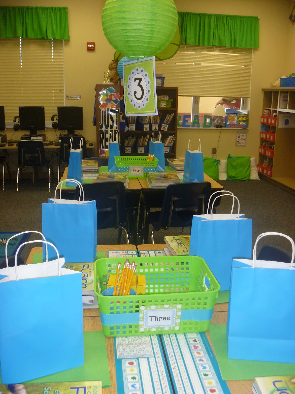 Rambling about Reading: Meet the Teacher & Photos