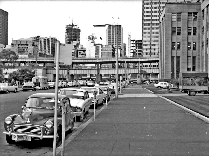 50 Fascinating Photos Capture Street Scenes of Sydney in the Late 1960s ...