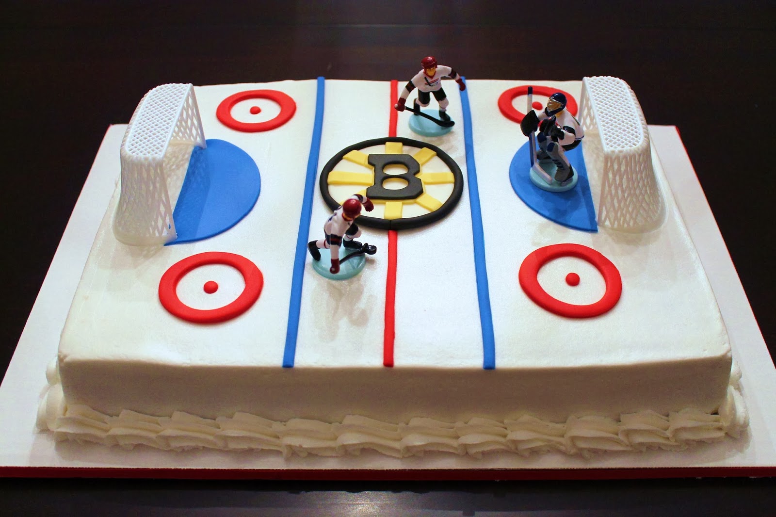 Creative Cakes by Lynn: Hockey cake