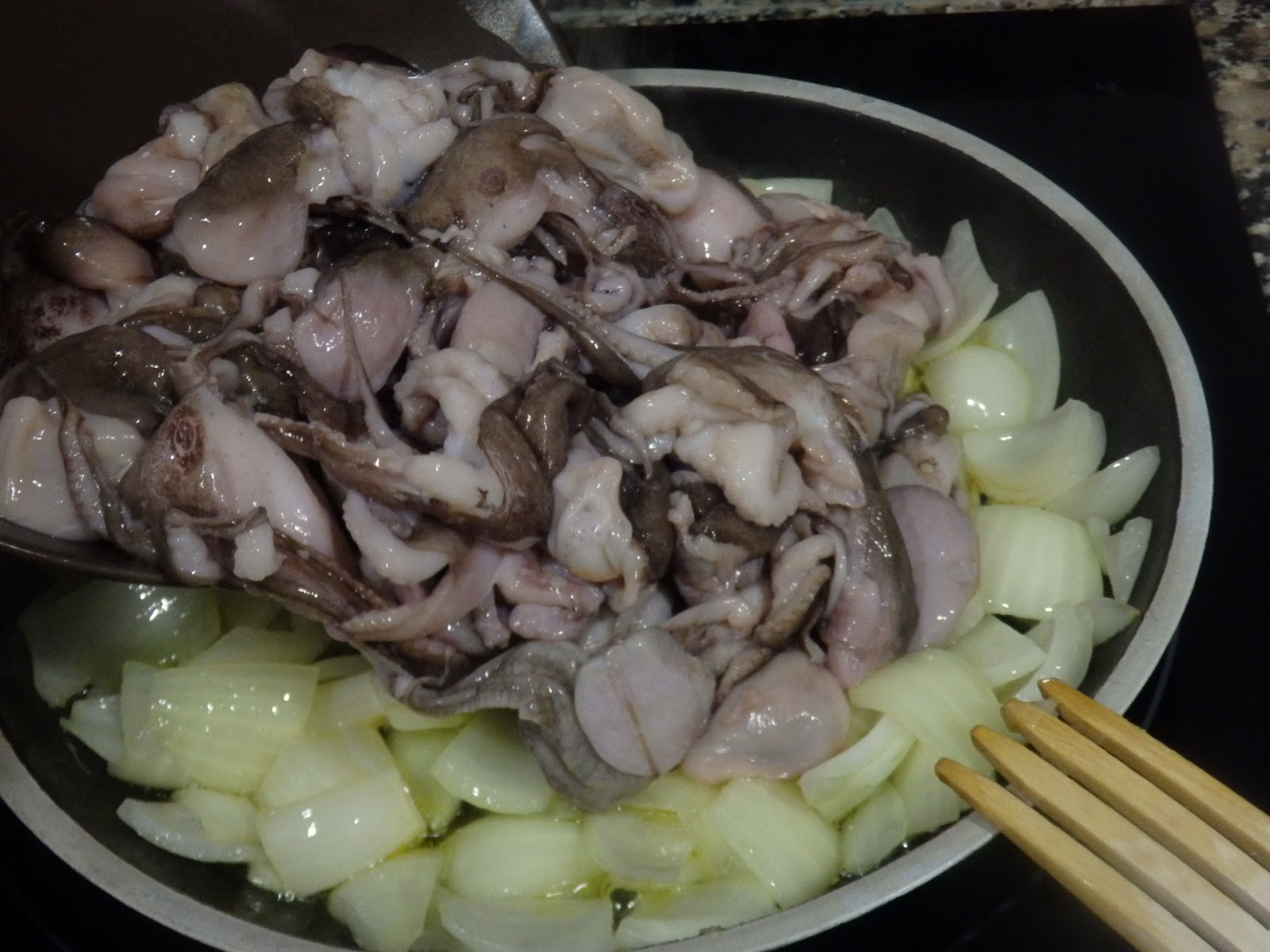 OSUKAA IS COOKING: PULPITOS CON CEBOLLA Y CAVA / BABY OCTOPUS WITH ...