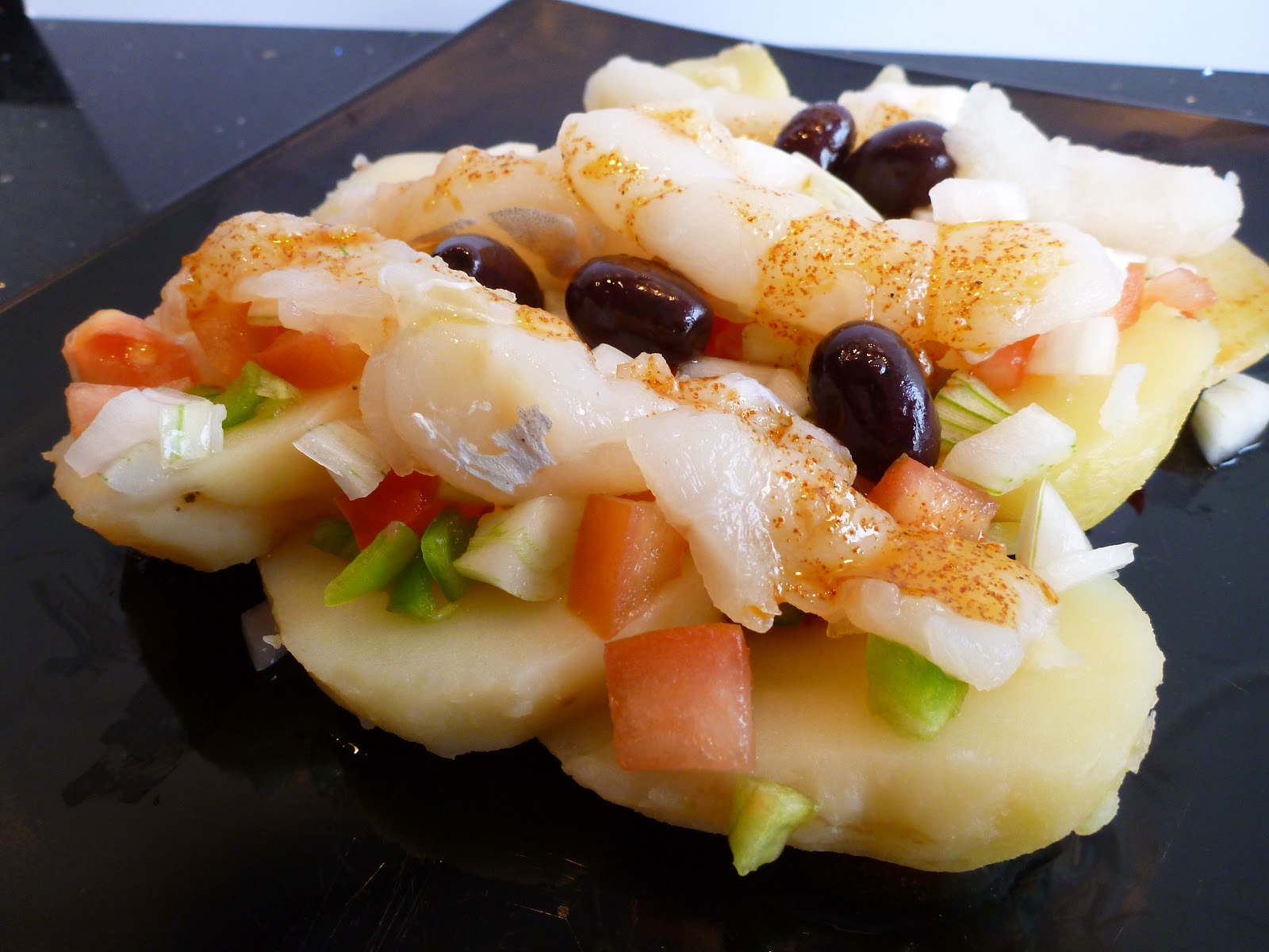 Al pot petit: Amanida de patata i bacallà. Com dessalar el bacallà.