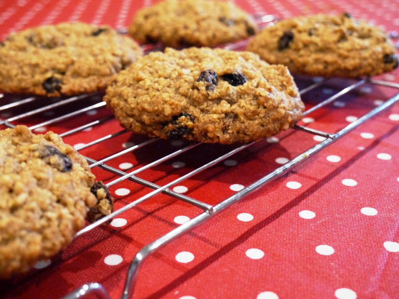 This Muslim Girl Bakes: Oatmeal Raisin Cookies
