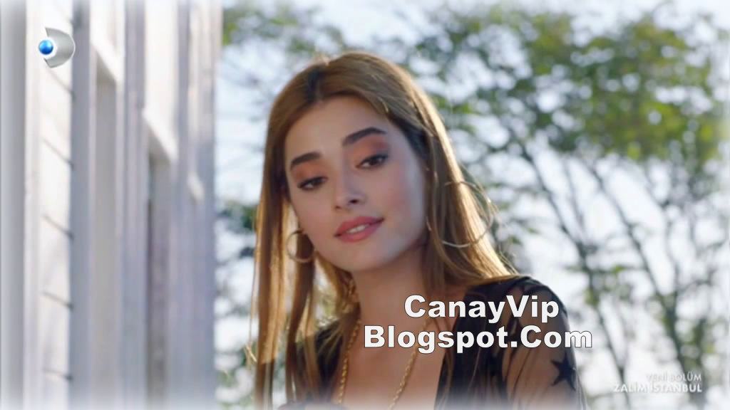 Canay Vip Blog: Simay Barlas Deri Şort Seksi Bacak Kalça Frikikleri ...