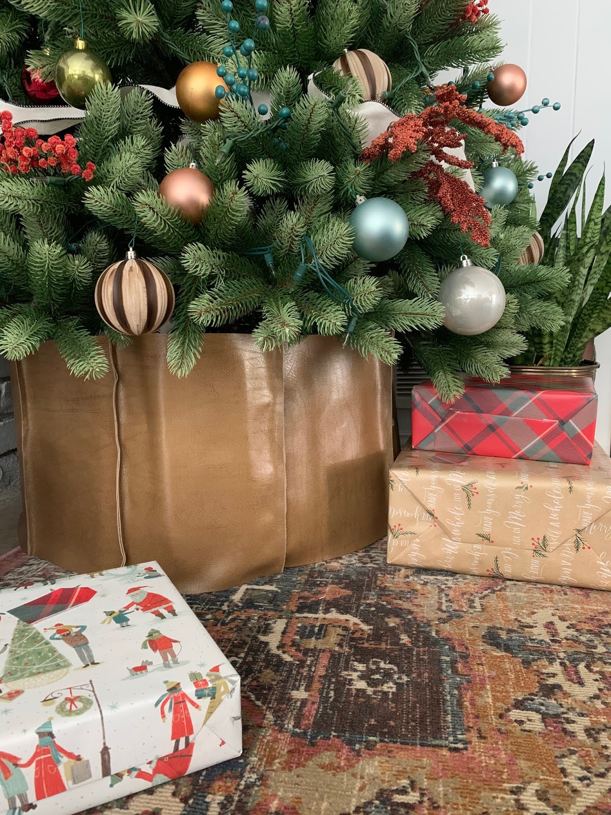 House Homemade DIY Christmas Tree Collar house-homemade-diy-christmas-tree-collar