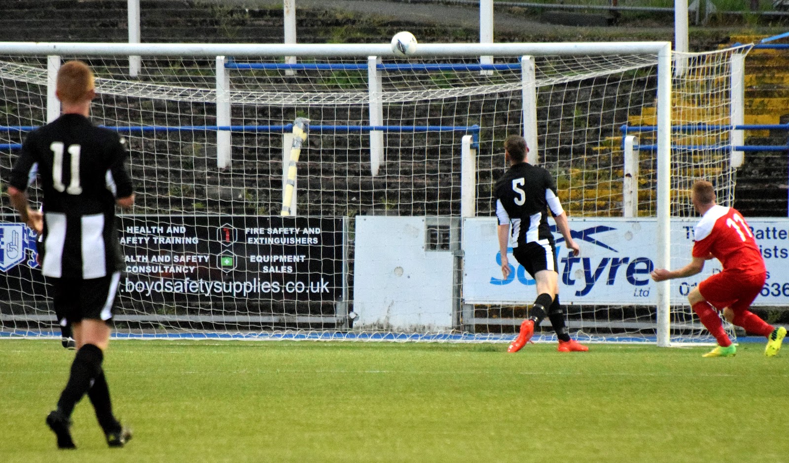 Groundhopper 2000 : Heston Rovers v Threave Rovers