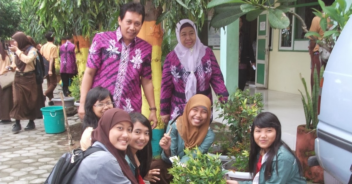 SMP 2 BANYUWANGI: SEKOLAH ADIWIYATA 2014