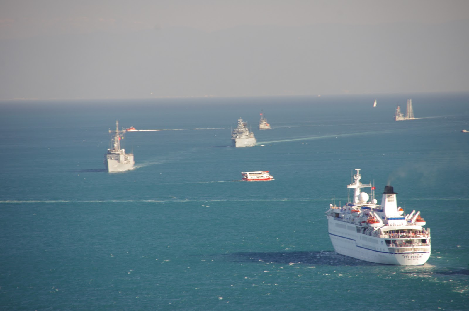 WARSHIPS ON THE BOSPHORUS: F495 TCG-GEDIZ OLIVER HAZARD PERRY CLASS FRIGATE