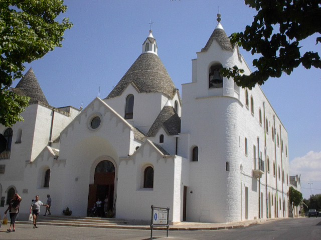 Photo-ops: 1000 Places to See Before You Die: Alberobello - Apuglia, Italy
