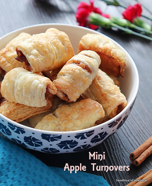 Sandhiya's Cookbook: Mini Apple Turnovers with Puff Pastry | Bite Size ...