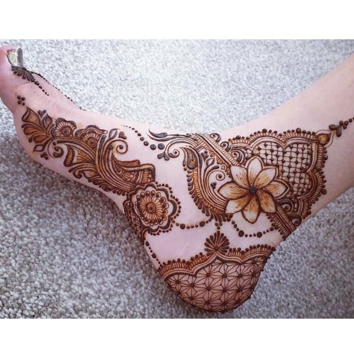 leg Mehndi Design Simple