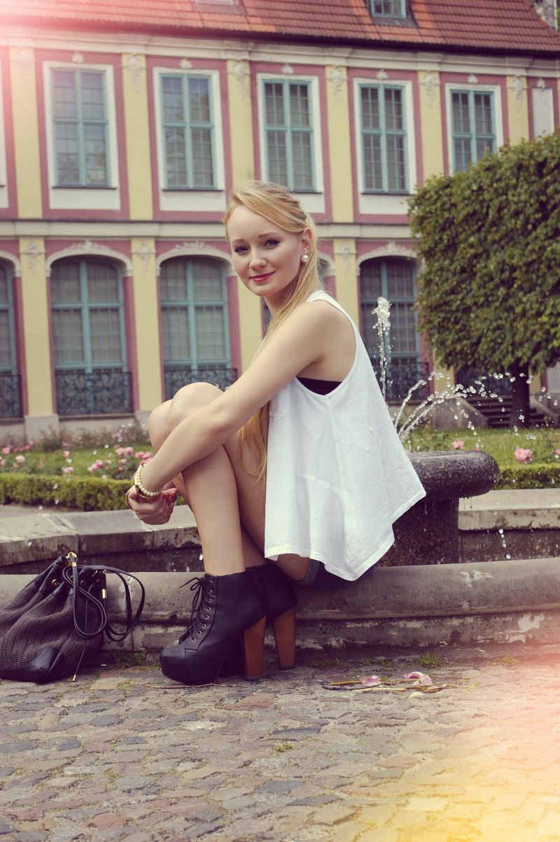 Square360°: Lity. Litas