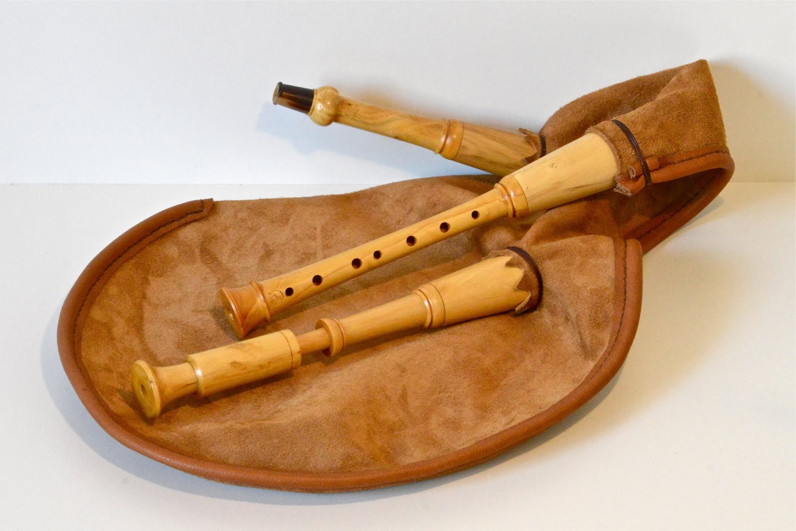 Lutherie Gabriel Desbiolles: Cornemuses médiévales à anches simples