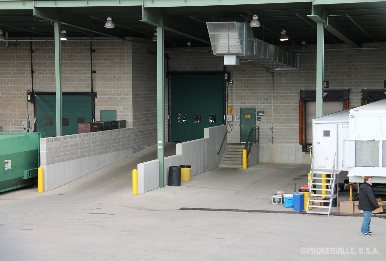 PACKERVILLE, U.S.A.: Saturday Around Green Bay