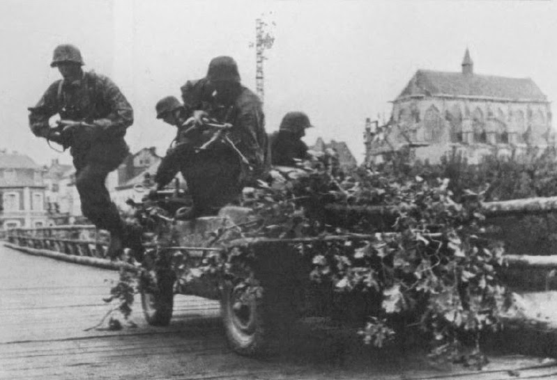 NAZI JERMAN: Foto 14. Waffen-Grenadier-Division der SS "Galizien" (ukrainische Nr. 1)