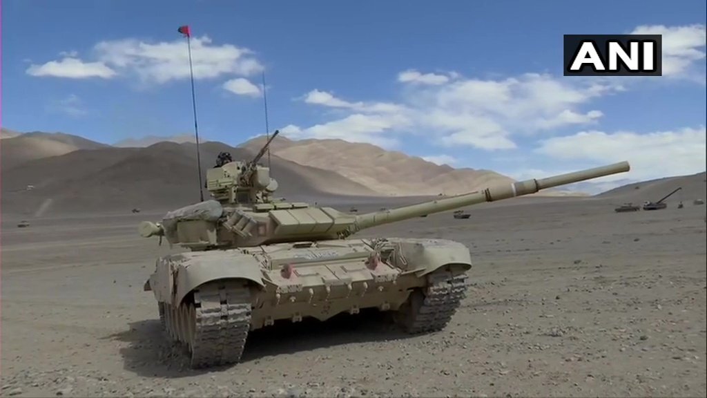 The Dead District: Indian Army's T-90S Bhishma MBTs on 4700m over sealevel