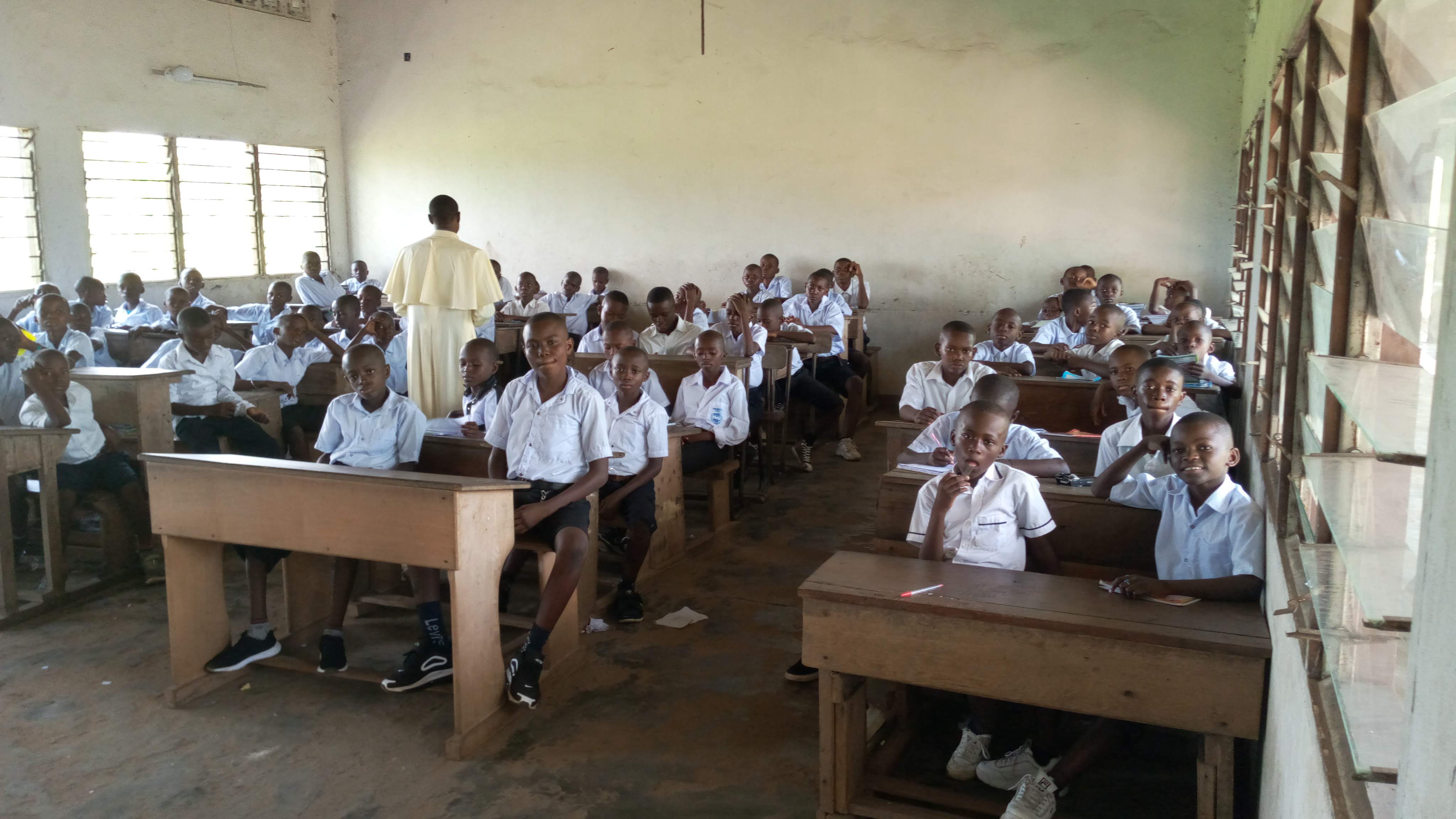 L’évêque de Kenge a ouvert l’année scolaire au petit séminaire saint ...