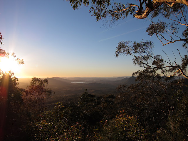 Hiking in S.E. Queensland: Cunningham's Gap to Hole in the Wall
