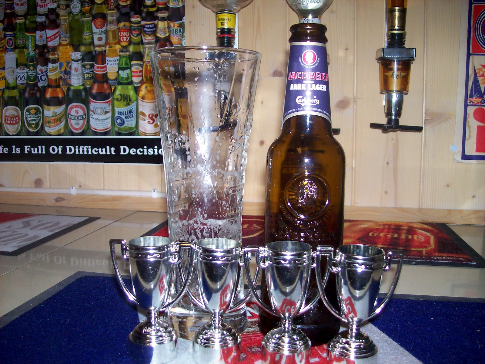 Endetarmen Bar & Garasjeanlegg : Carlsberg Jacobsen Dark Lager