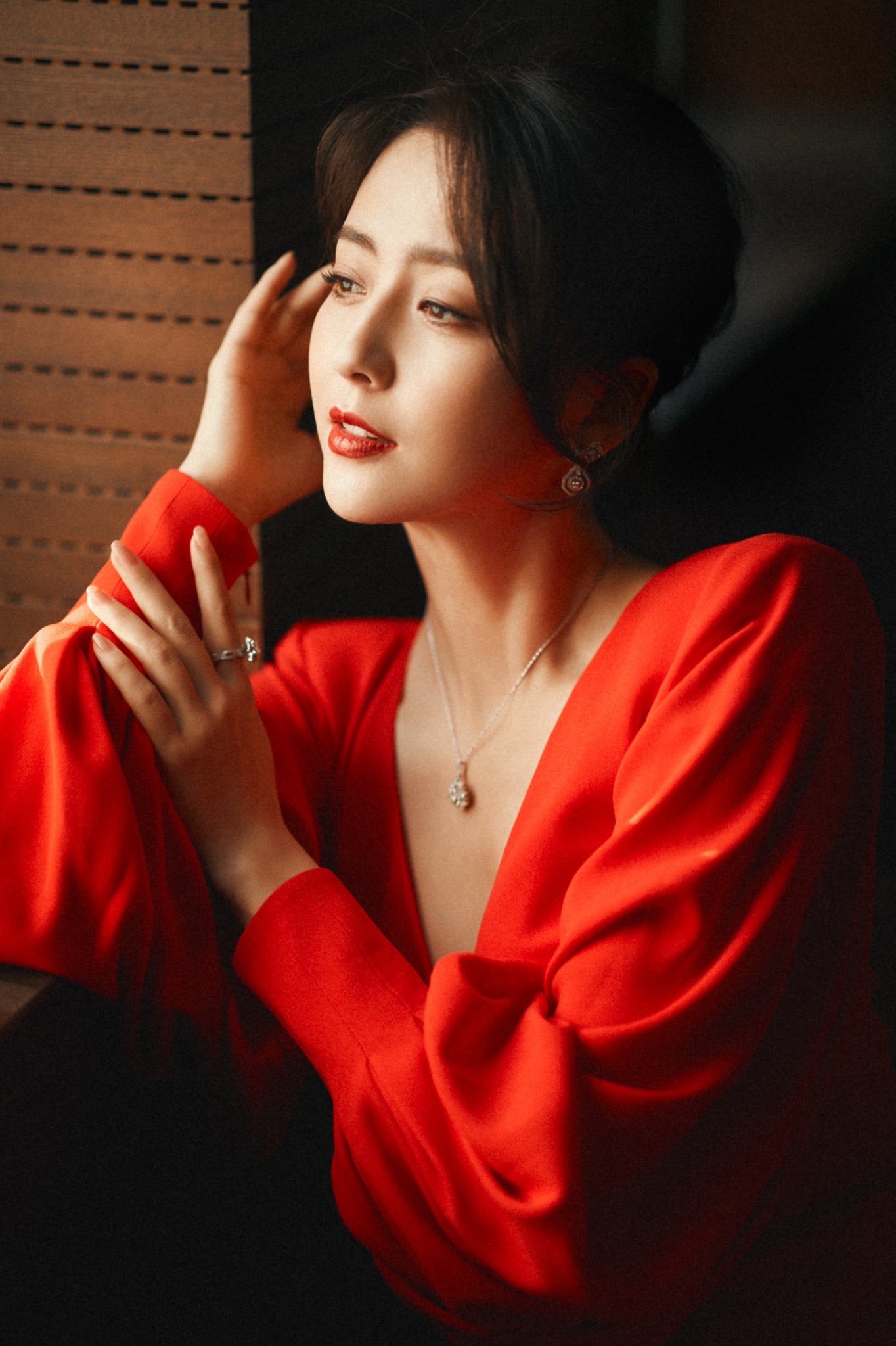China Entertainment News: Tong Liya poses for photo shoot