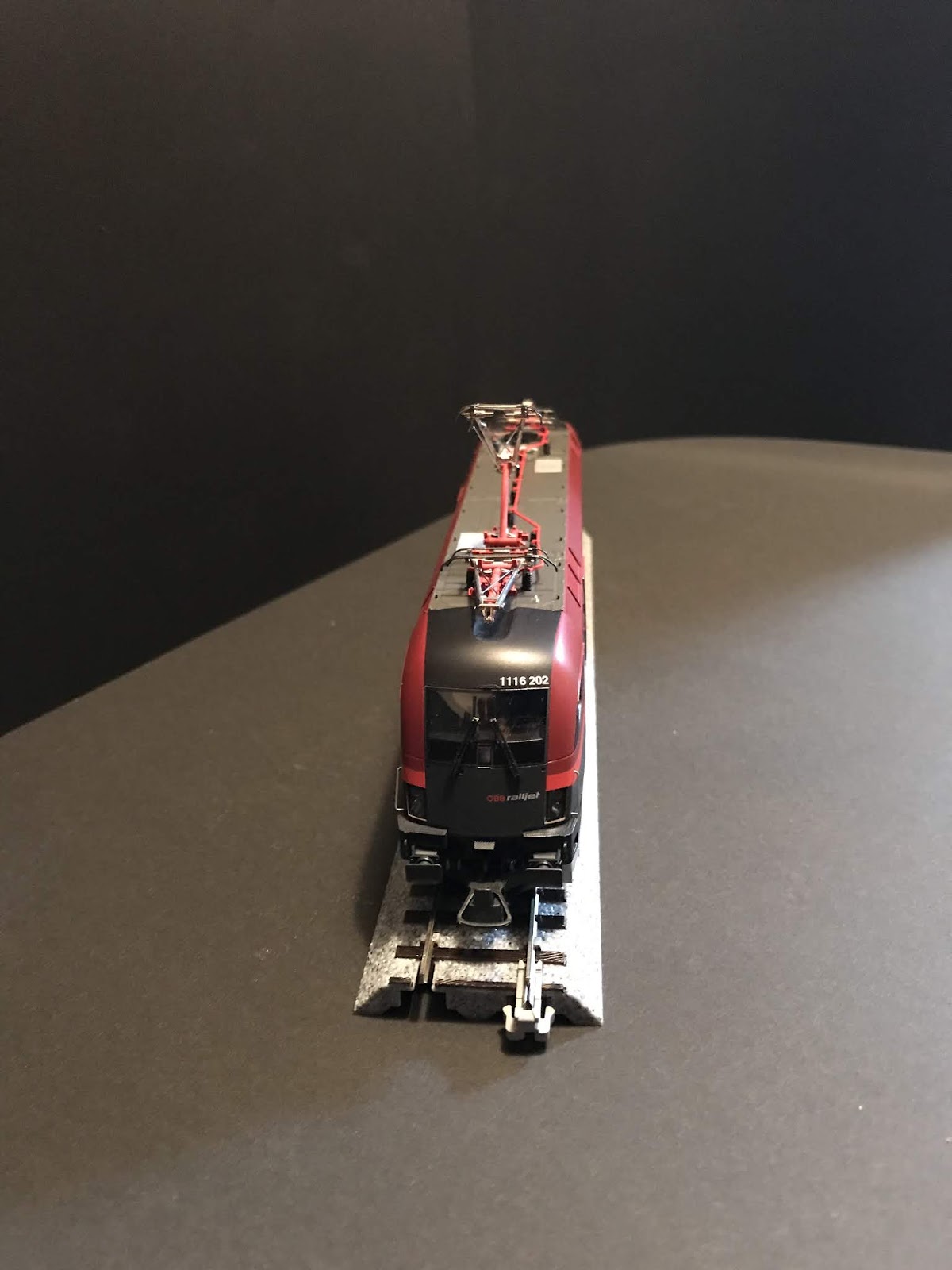 欧州鉄道模型とDCC 始めます！: TRIX BR08 1001号機 ROCO rh1116 railjet入線