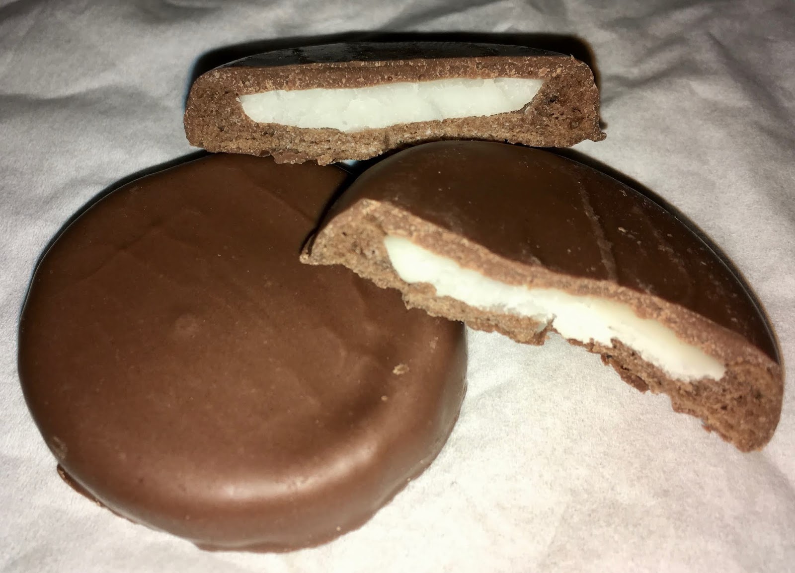 FOODSTUFF FINDS: New Bounty Secret Centre Biscuits (By @SpectreUK)