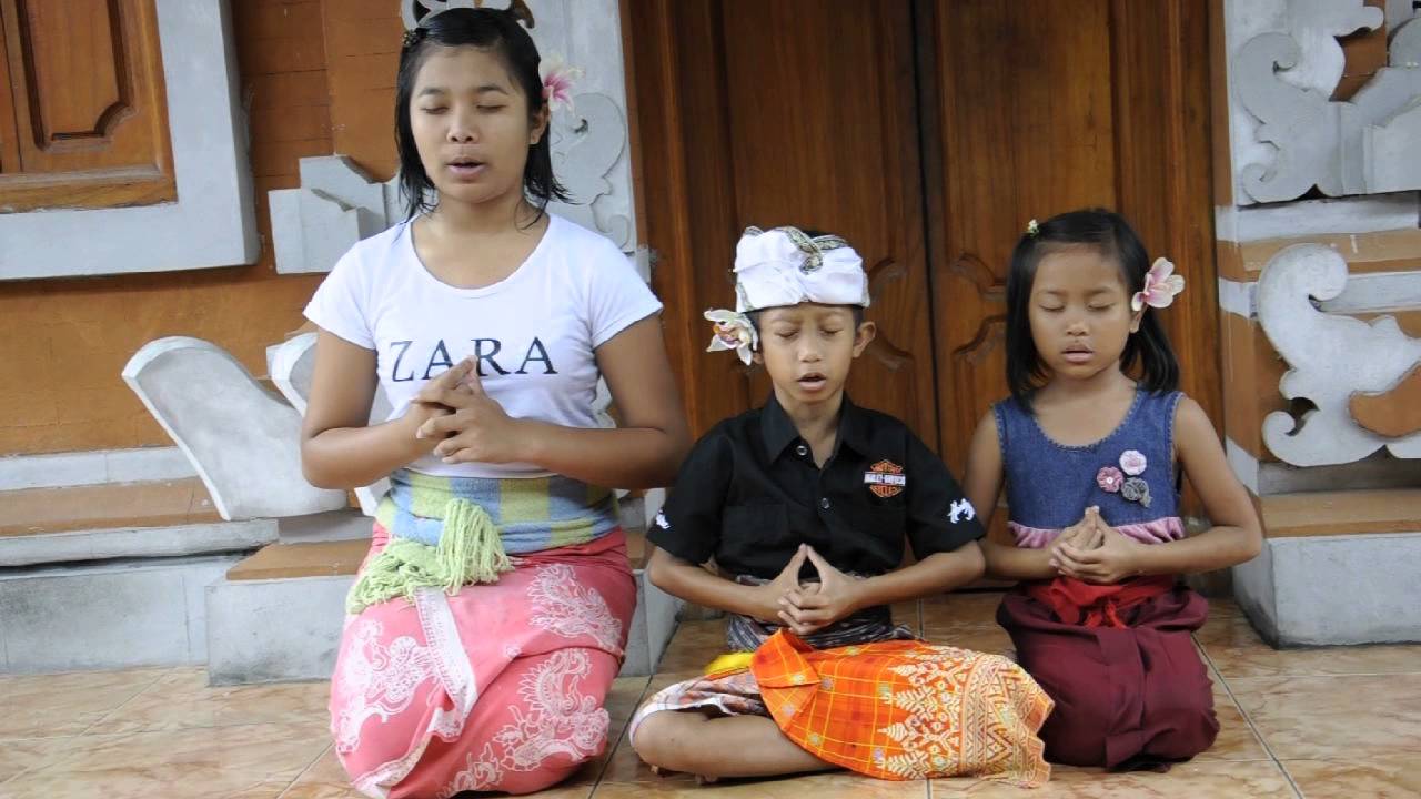 Pengertian Tri Sandhya - Hindu Alukta