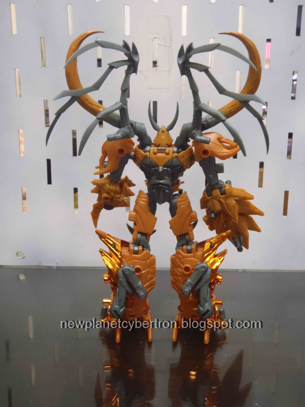 New Planet Cybertron: Transformers Review: Gaia Unicron (Voyager Arms ...