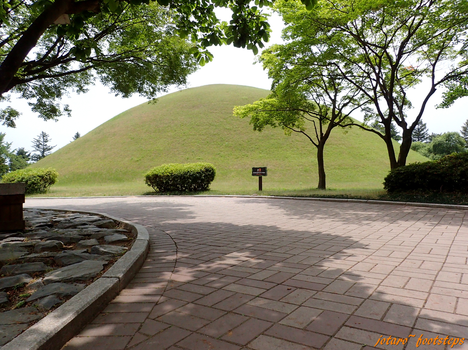 Footsteps - Jotaro's Travels: Sites : Tumuli Park Tomb Complex Gyeongju ...