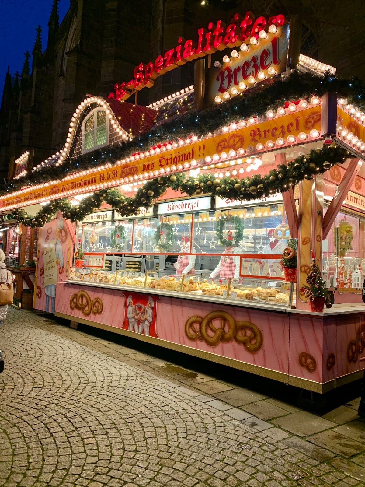 What To Eat & Drink At A German Christmas Market