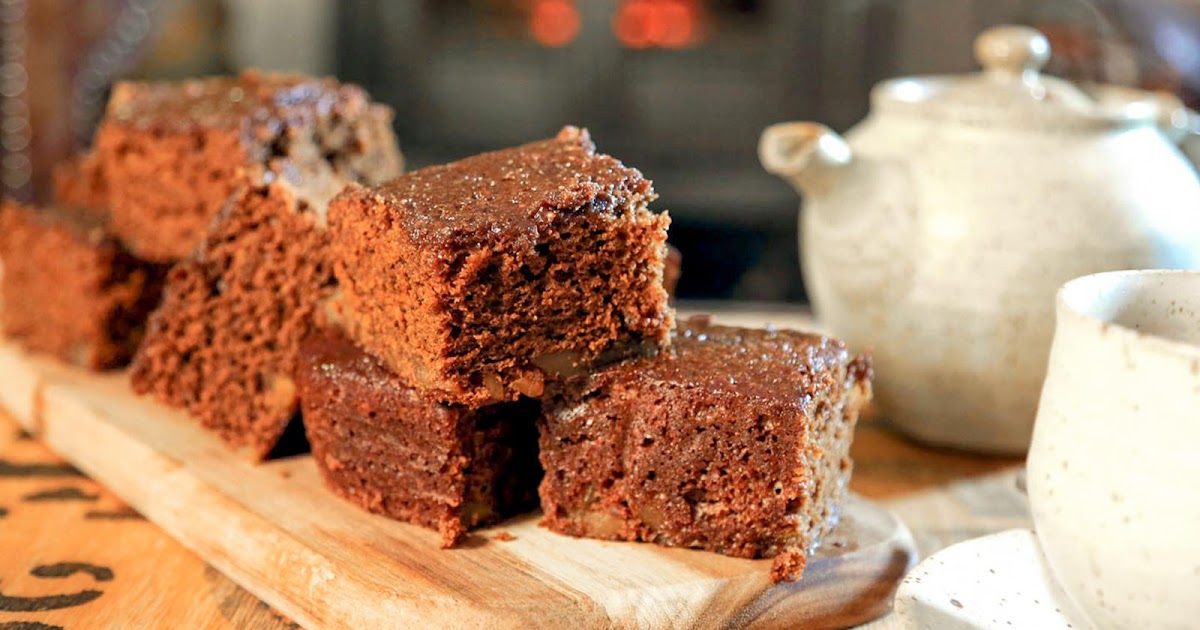 Sticky gingerbread cake