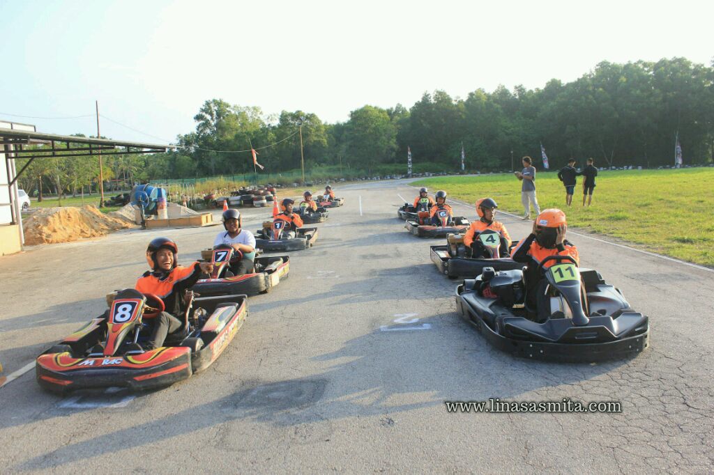 Menjadi Pembalap Gokart Bergamis di Marina Circuit Batam - Kisah ...