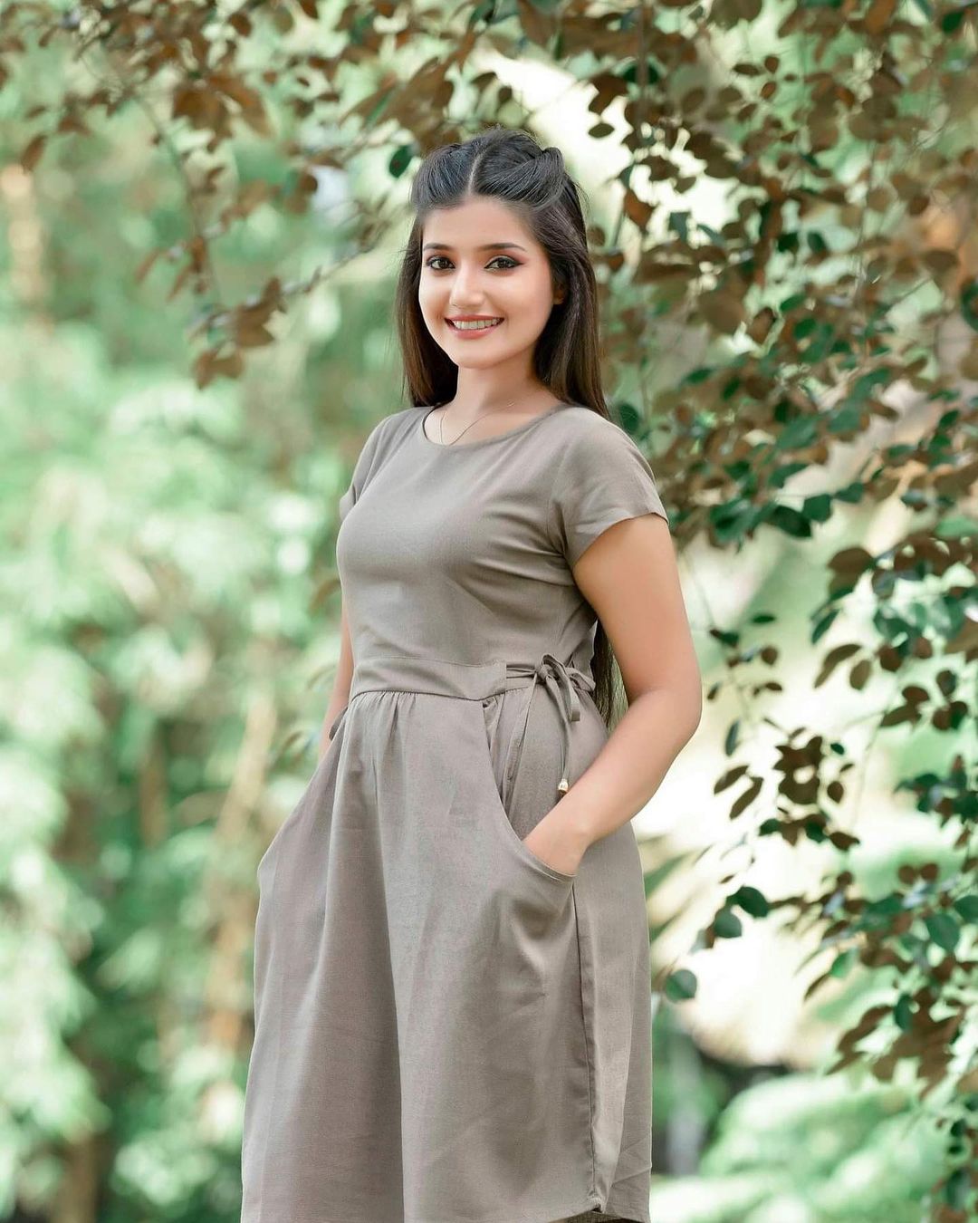 📷 නෙත්මි රොෂෙල්ගේ නවතම හැඩවැඩ