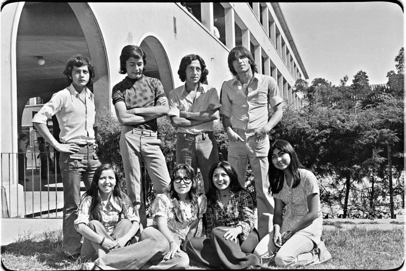 Young People of Santiago, Chile in the Early 1970s Through Amazing ...